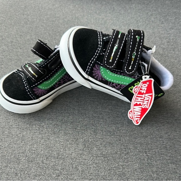 Vans | Shoes | Vans Black And Green Lowtop Sneakers With Waffle Tread ...
